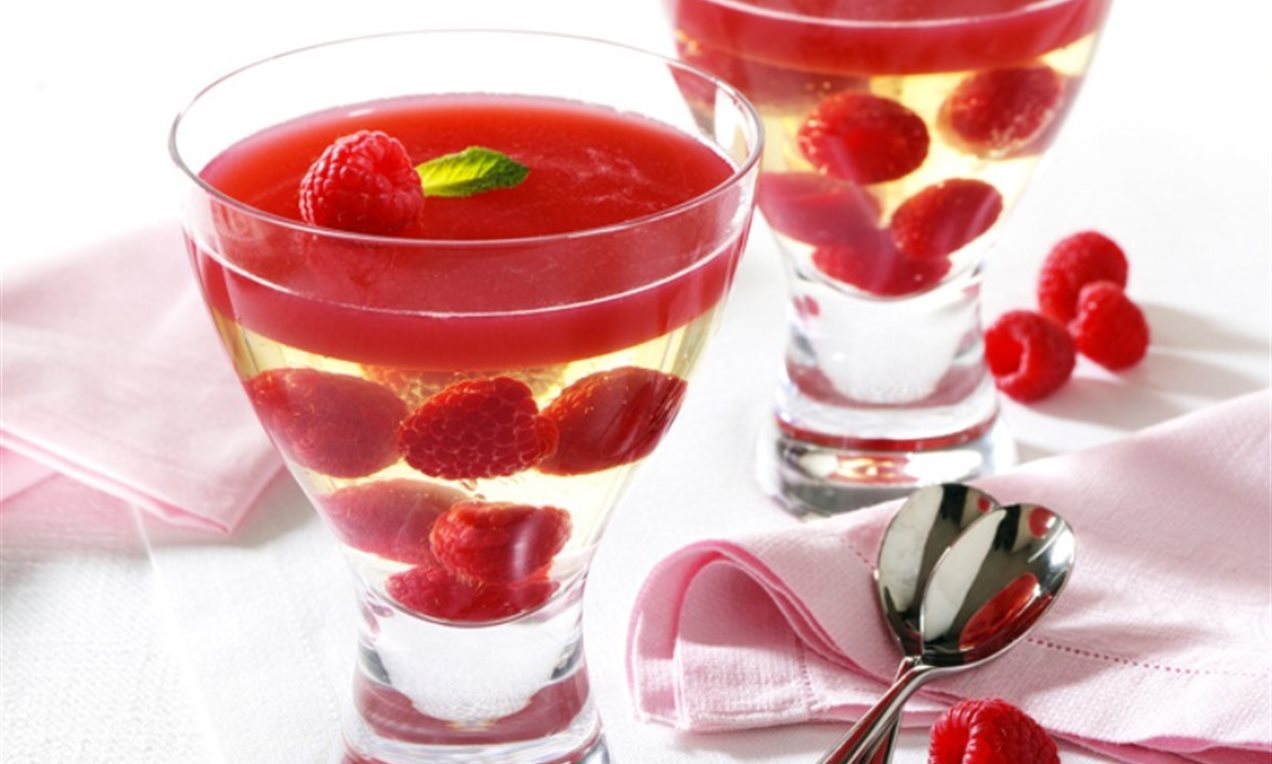 Fresh Raspberry and Wine Jellies Recipe | Dr. Oetker