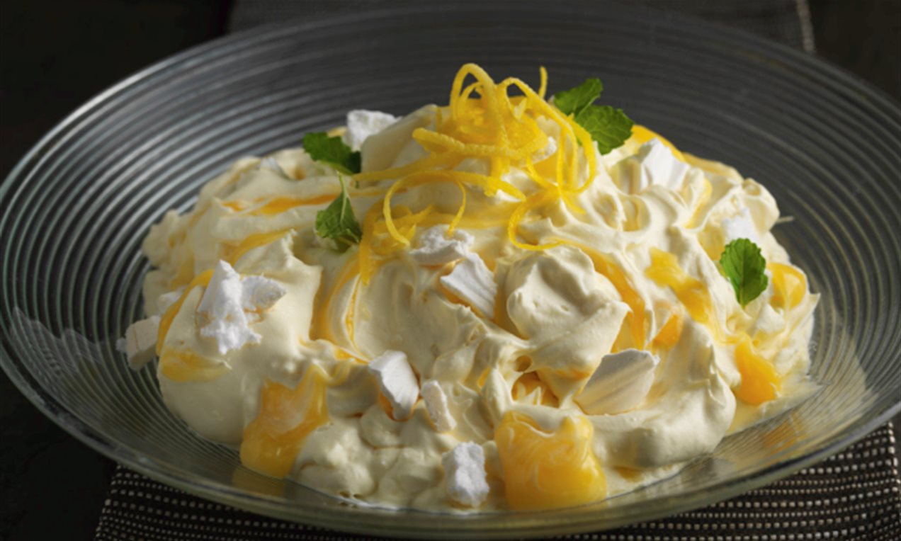 Limoncello Lemon Curdy Meringue Pudding Recipe | Dr. Oetker
