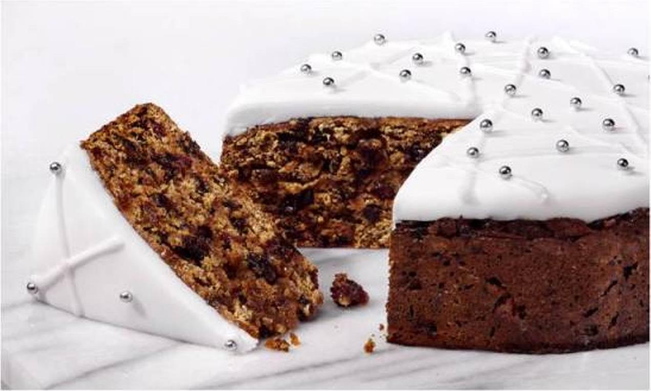 Reduced Fat Rich Christmas Cake Recipe | Dr. Oetker