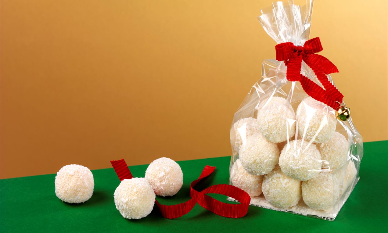 White Chocolate Snowballs Recipe | Dr. Oetker