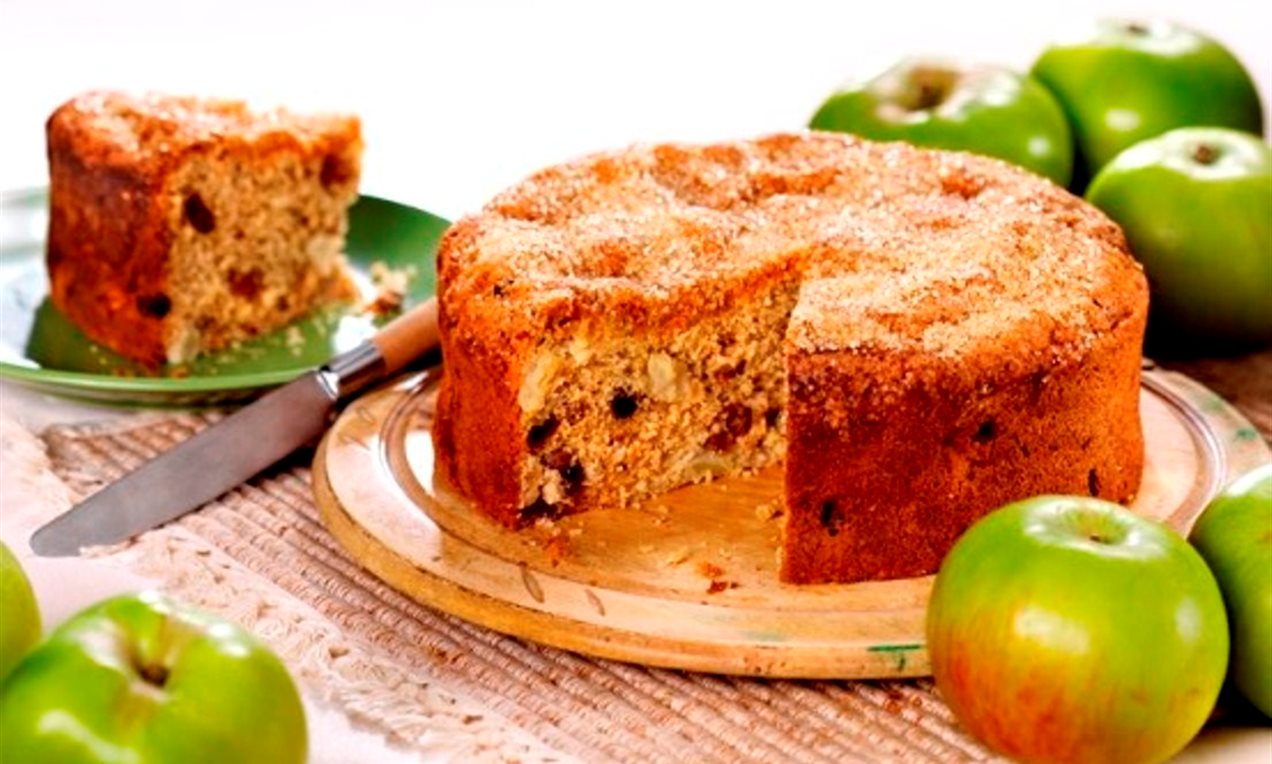 Spiced Apple Cake Recipe | Dr. Oetker