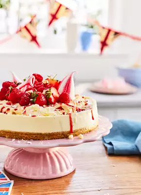 Eton Mess Cheesecake Recipe | Dr. Oetker