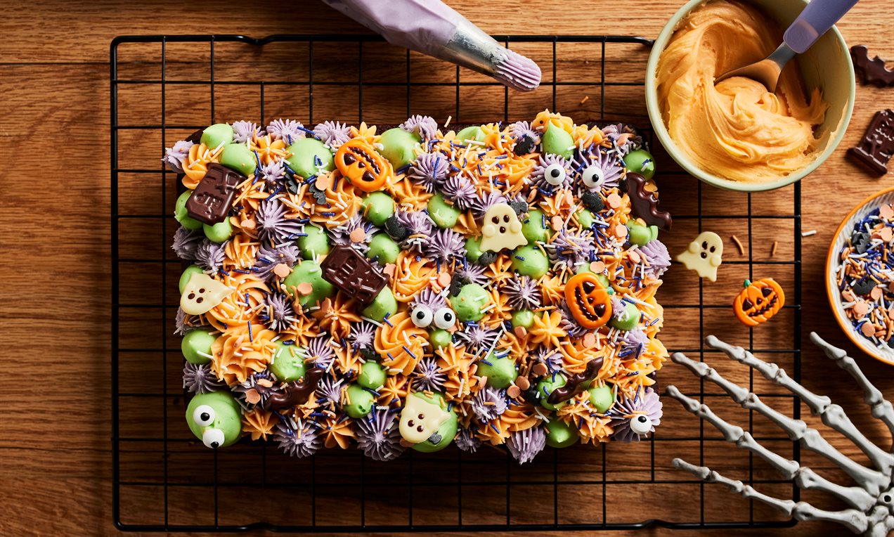 Halloween Traybake Recipe | Dr. Oetker
