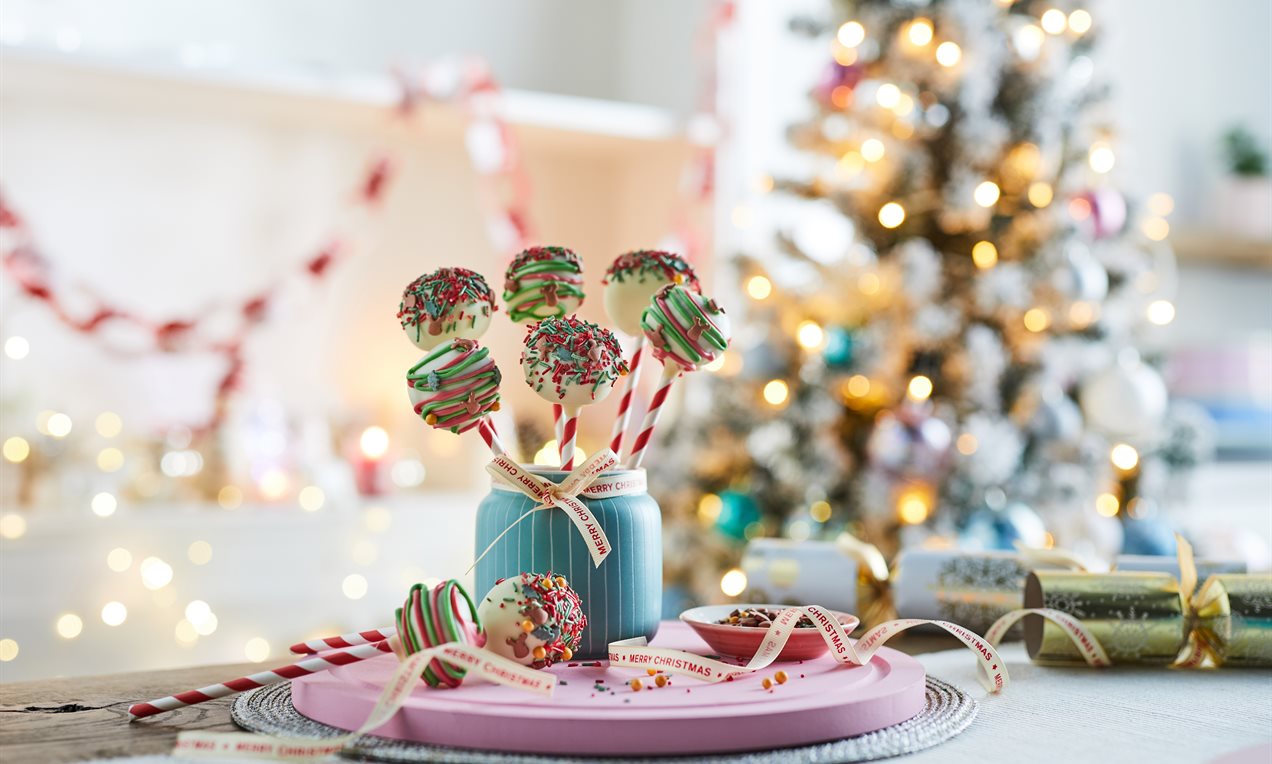 Christmas Cake Pops Recipe | Dr. Oetker