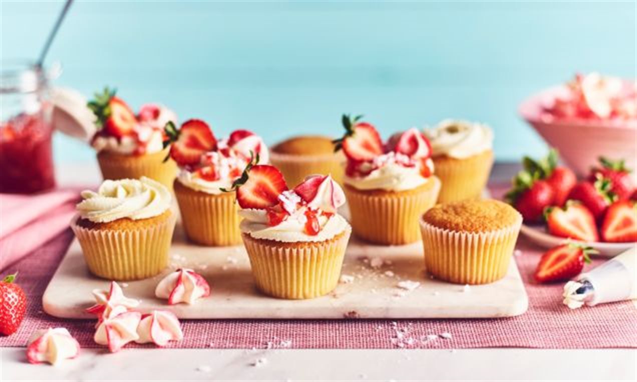 Eton Mess Cupcakes Recipe | Dr. Oetker