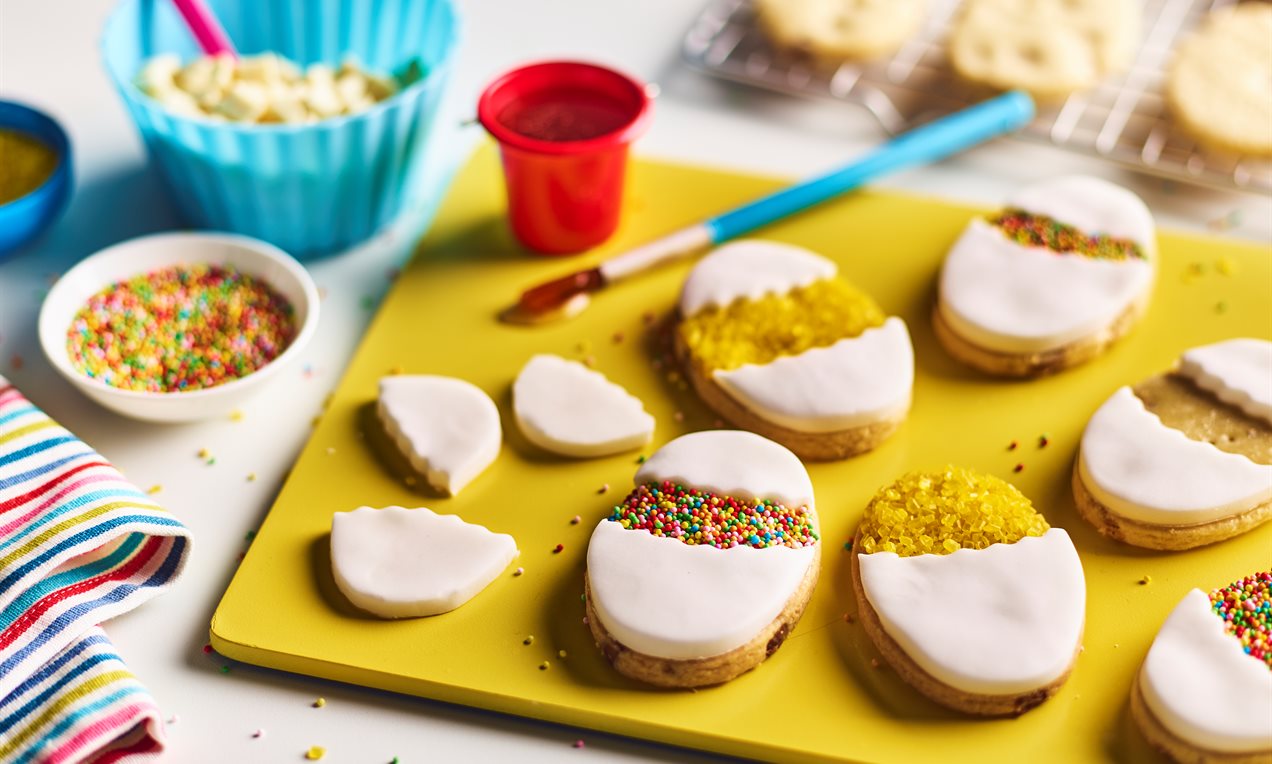 Lemon and White Chocolate Easter Egg Biscuits Recipe | Dr. Oetker